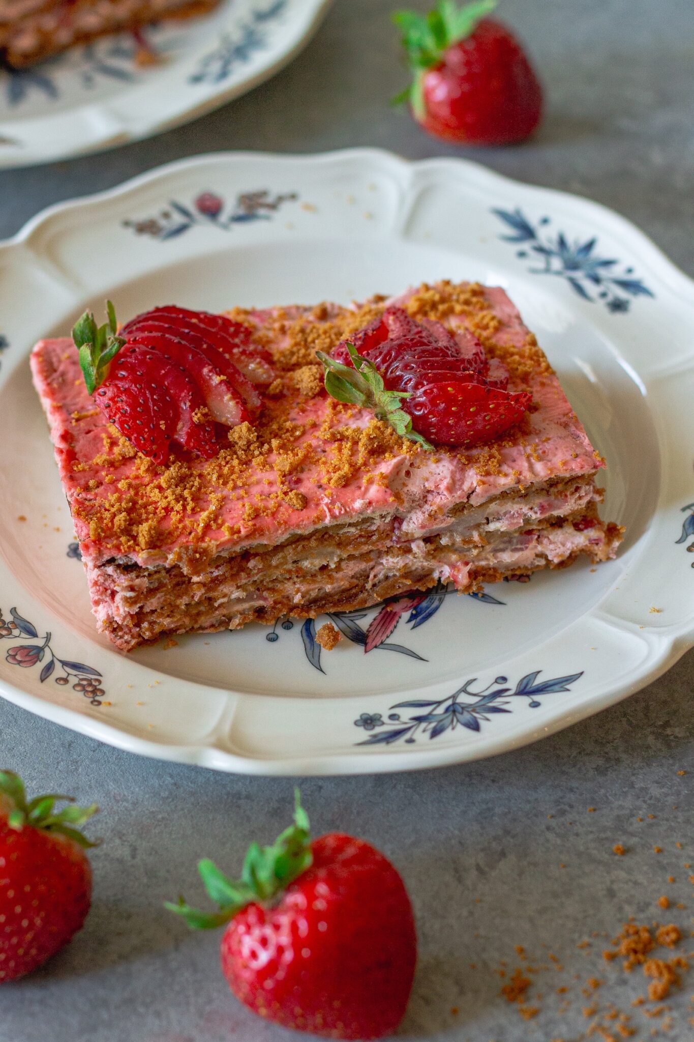 Strawberry Biscoff Icebox Cake - Eat Figs, Not Pigs